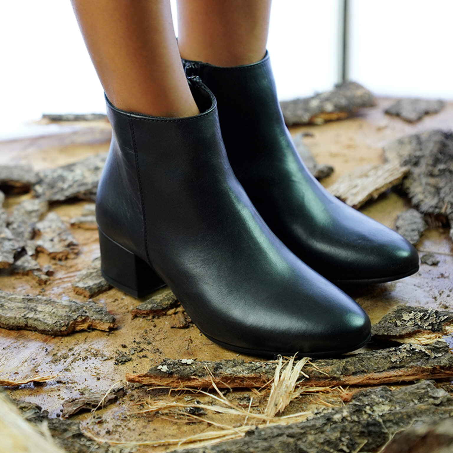 Stivaletti da donna in vitello colore nero con zip laterale tacco 3 cm ...